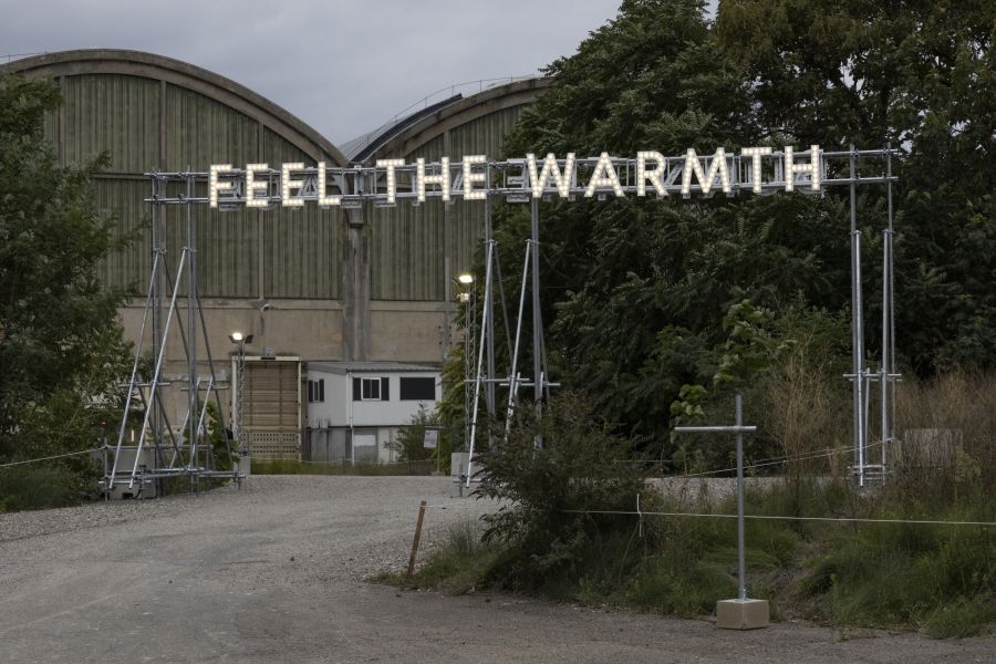 Nathan Coley – Burn the Village, Feel the Warmth, 2022 – Biennale de Lyon